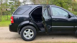 Black Kia Sorento 2007 in Marijampole, with an engine capacity of 2.50 L and mileage of 288 thousand km for 2799 €, photo 13 on AUTOMOTO.COM.LV