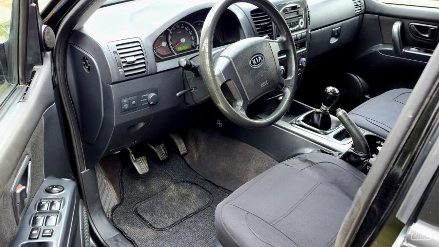 Black Kia Sorento 2007 in Marijampole, with an engine capacity of 2.50 L and mileage of 288 thousand km for 2799 €, photo 16 on AUTOMOTO.COM.LV