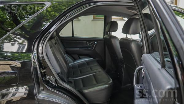 Black Kia Sorento 2007 in Riga, with an engine capacity of 2.50 L and mileage of 292 thousand km for 2950 €, photo 9 on AUTOMOTO.COM.LV
