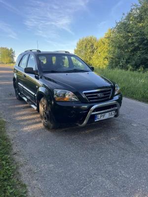 Black Kia Sorento 2007 in Utena, with an engine capacity of 2.50 L and mileage of 216 thousand km for 2550 €, photo 3 on AUTOMOTO.COM.LV