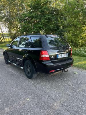 Black Kia Sorento 2007 in Utena, with an engine capacity of 2.50 L and mileage of 216 thousand km for 2550 €, photo 5 on AUTOMOTO.COM.LV
