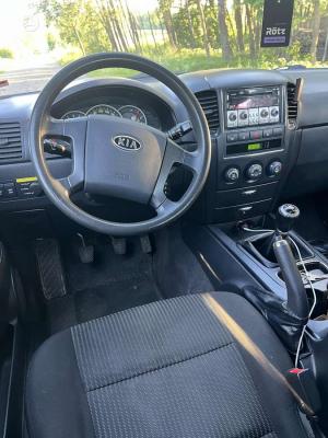 Black Kia Sorento 2007 in Utena, with an engine capacity of 2.50 L and mileage of 216 thousand km for 2550 €, photo 8 on AUTOMOTO.COM.LV