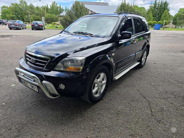 Black Kia Sorento 2007 in Jurbarkas, with an engine capacity of 2.50 L and mileage of 290 thousand km for 2950 €, photo 1 on AUTOMOTO.COM.LV