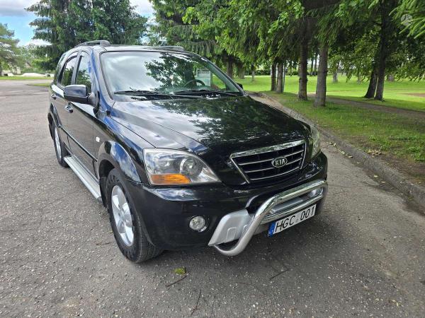 Black Kia Sorento 2007 in Jurbarkas, with an engine capacity of 2.50 L and mileage of 290 thousand km for 2950 €, photo 2 on AUTOMOTO.COM.LV