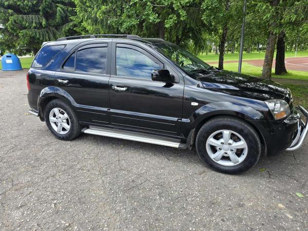 Black Kia Sorento 2007 in Jurbarkas, with an engine capacity of 2.50 L and mileage of 290 thousand km for 2950 €, photo 5 on AUTOMOTO.COM.LV