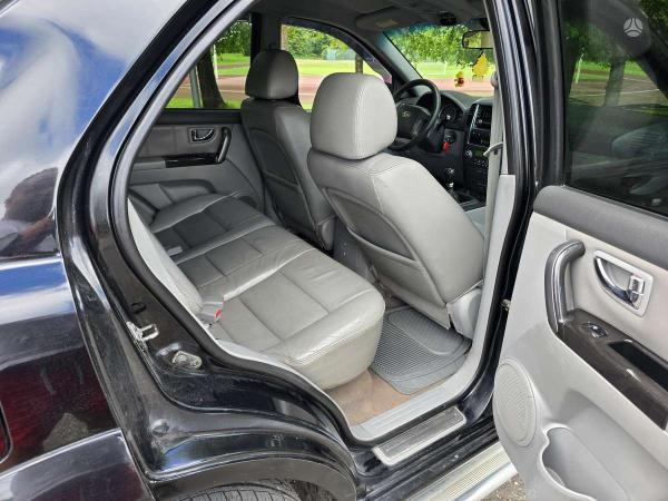 Black Kia Sorento 2007 in Jurbarkas, with an engine capacity of 2.50 L and mileage of 290 thousand km for 2950 €, photo 8 on AUTOMOTO.COM.LV