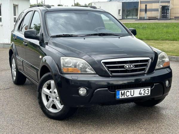 Black Kia Sorento 2007 in Ukmerge, with an engine capacity of 2.50 L and mileage of 250 thousand km for 2950 €, photo 2 on AUTOMOTO.COM.LV