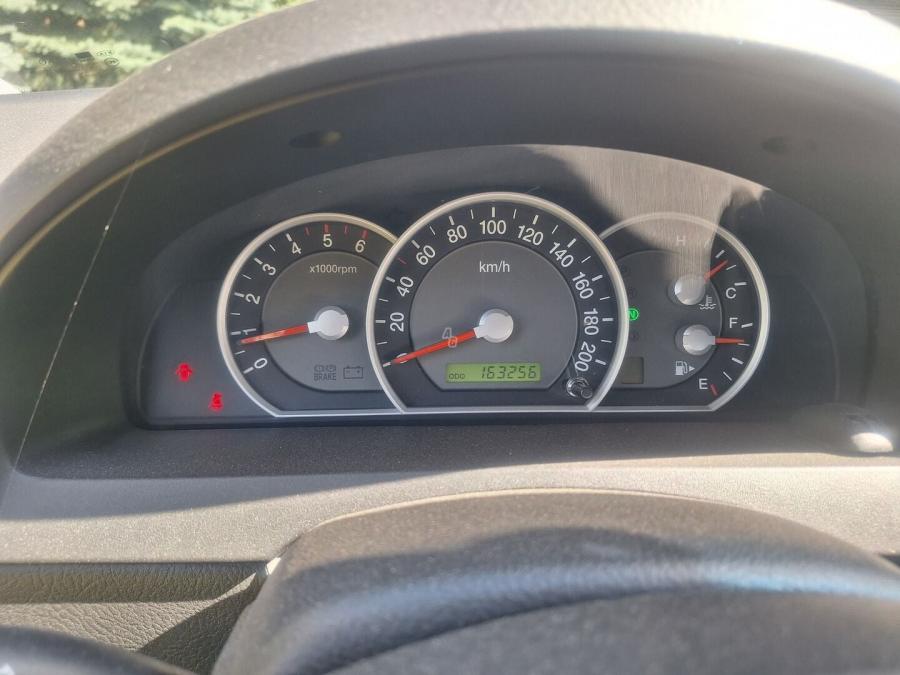 Black Kia Sorento 2007 in Utena, with an engine capacity of 2.00 L and mileage of 167 thousand km for 4000 €, photo 9 on AUTOMOTO.COM.LV