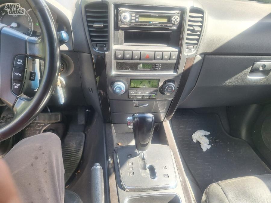 Black Kia Sorento 2007 in Utena, with an engine capacity of 2.00 L and mileage of 167 thousand km for 4000 €, photo 10 on AUTOMOTO.COM.LV
