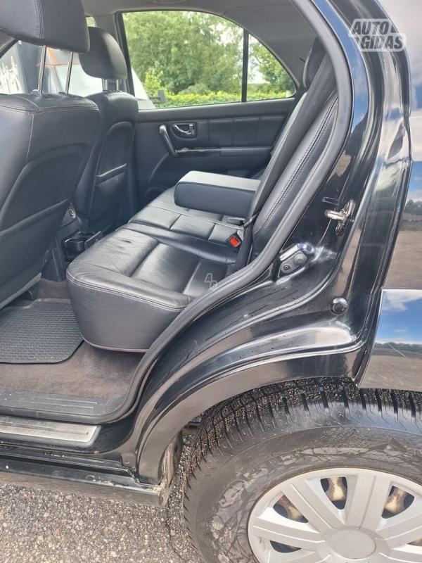 Black Kia Sorento 2007 in Prienai, with an engine capacity of 2.50 L and mileage of 253 thousand km for 2750 €, photo 8 on AUTOMOTO.COM.LV