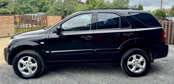 Black Kia Sorento 2007 in Marijampole, with an engine capacity of 2.50 L and mileage of 242 thousand km for 4200 €, photo 6 on AUTOMOTO.COM.LV