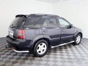 Black Kia Sorento 2007 in Tallinn, with an engine capacity of 2.50 L and mileage of 238 thousand km for 2199 €, photo 4 on AUTOMOTO.COM.LV
