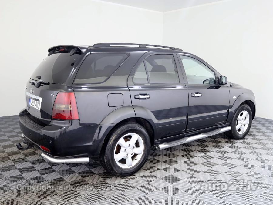 Black Kia Sorento 2007 in Tallinn, with an engine capacity of 2.50 L and mileage of 238 thousand km for 2199 €, photo 4 on AUTOMOTO.COM.LV