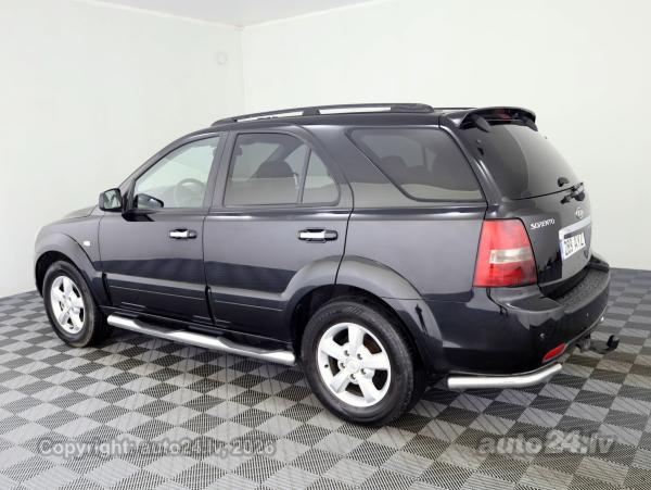 Black Kia Sorento 2007 in Tallinn, with an engine capacity of 2.50 L and mileage of 238 thousand km for 2199 €, photo 4 on AUTOMOTO.COM.LV