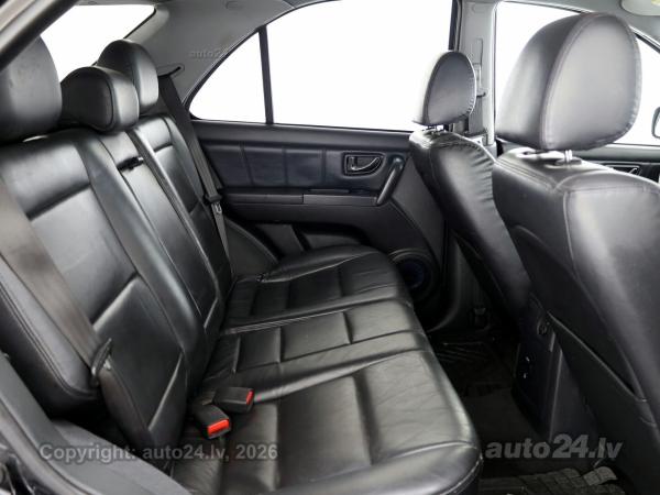 Black Kia Sorento 2007 in Tallinn, with an engine capacity of 2.50 L and mileage of 238 thousand km for 2199 €, photo 7 on AUTOMOTO.COM.LV