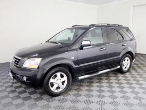Black Kia Sorento 2007 in Tallinn, with an engine capacity of 2.50 L and mileage of 238 thousand km for 2199 €, photo 3 on AUTOMOTO.COM.LV