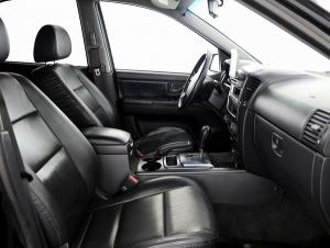 Black Kia Sorento 2007 in Tallinn, with an engine capacity of 2.50 L and mileage of 238 thousand km for 2199 €, photo 7 on AUTOMOTO.COM.LV