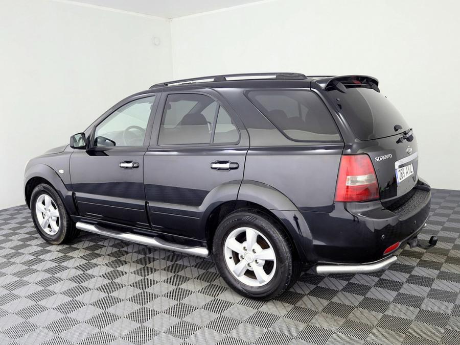 Black Kia Sorento 2007 in Tallinn, with an engine capacity of 2.50 L and mileage of 238 thousand km for 2199 €, photo 12 on AUTOMOTO.COM.LV