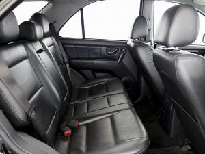Black Kia Sorento 2007 in Tallinn, with an engine capacity of 2.50 L and mileage of 238 thousand km for 2199 €, photo 15 on AUTOMOTO.COM.LV