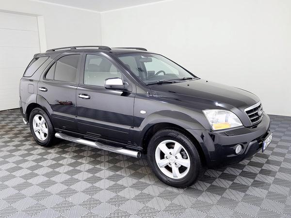 Black Kia Sorento 2007 in Tallinn, with an engine capacity of 2.50 L and mileage of 238 thousand km for 2199 €, photo 1 on AUTOMOTO.COM.LV