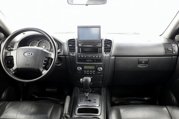 Black Kia Sorento 2007 in Tallinn, with an engine capacity of 2.50 L and mileage of 238 thousand km for 2199 €, photo 5 on AUTOMOTO.COM.LV