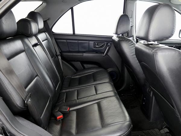 Black Kia Sorento 2007 in Tallinn, with an engine capacity of 2.50 L and mileage of 238 thousand km for 2199 €, photo 7 on AUTOMOTO.COM.LV