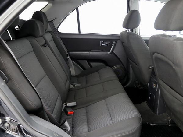 Black Kia Sorento 2007 in Tallinn, with an engine capacity of 2.50 L and mileage of 429 thousand km for 1999 €, photo 7 on AUTOMOTO.COM.LV