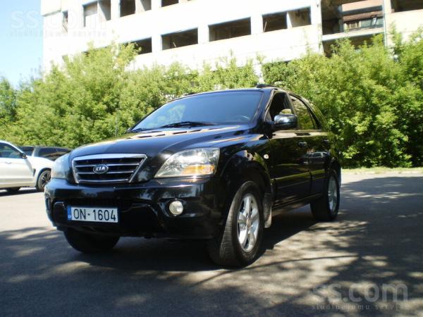 Black Kia Sorento 2007 in Daugavpils, with an engine capacity of 2.50 L and mileage of 310 thousand km for 2900 €, photo 1 on AUTOMOTO.COM.LV