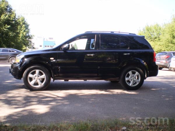 Black Kia Sorento 2007 in Daugavpils, with an engine capacity of 2.50 L and mileage of 310 thousand km for 2900 €, photo 2 on AUTOMOTO.COM.LV
