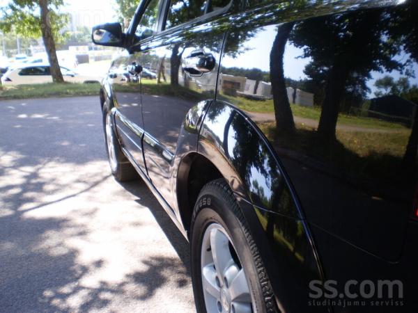 Black Kia Sorento 2007 in Daugavpils, with an engine capacity of 2.50 L and mileage of 310 thousand km for 2900 €, photo 3 on AUTOMOTO.COM.LV