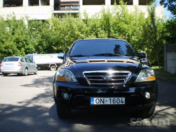 Black Kia Sorento 2007 in Daugavpils, with an engine capacity of 2.50 L and mileage of 310 thousand km for 2900 €, photo 5 on AUTOMOTO.COM.LV
