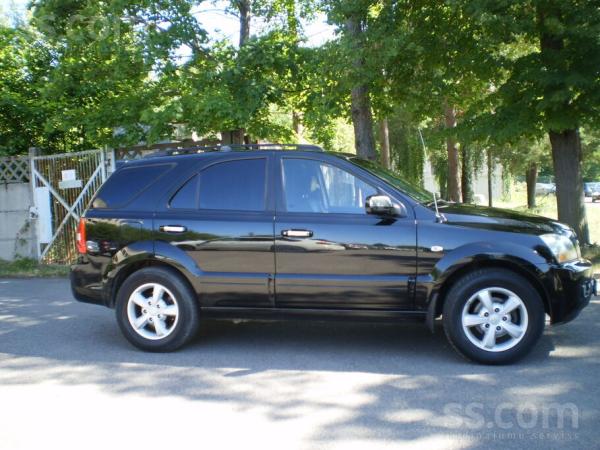 Black Kia Sorento 2007 in Daugavpils, with an engine capacity of 2.50 L and mileage of 310 thousand km for 2900 €, photo 6 on AUTOMOTO.COM.LV