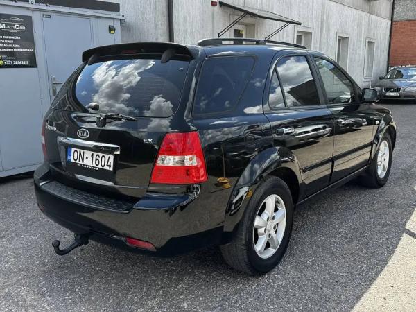 Black Kia Sorento 2007 in Daugavpils, with an engine capacity of 2.50 L and mileage of 308 thousand km for 2900 €, photo 6 on AUTOMOTO.COM.LV