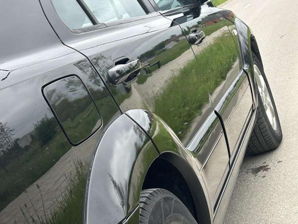 Black Kia Sorento 2007 in Ukmerge, with an engine capacity of 2.50 L and mileage of 293 thousand km for 2650 €, photo 6 on AUTOMOTO.COM.LV