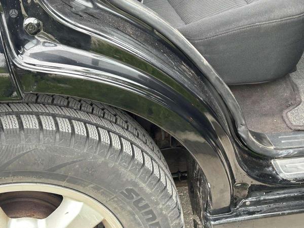 Black Kia Sorento 2007 in Ukmerge, with an engine capacity of 2.50 L and mileage of 293 thousand km for 2650 €, photo 8 on AUTOMOTO.COM.LV