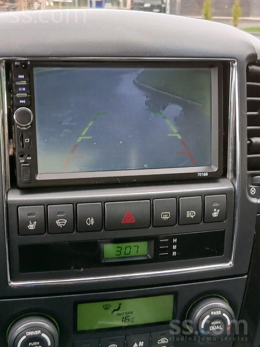 Black Kia Sorento 2007 in Kuldiga, with an engine capacity of 2.50 L and mileage of 321 thousand km for 1780 €, photo 5 on AUTOMOTO.COM.LV
