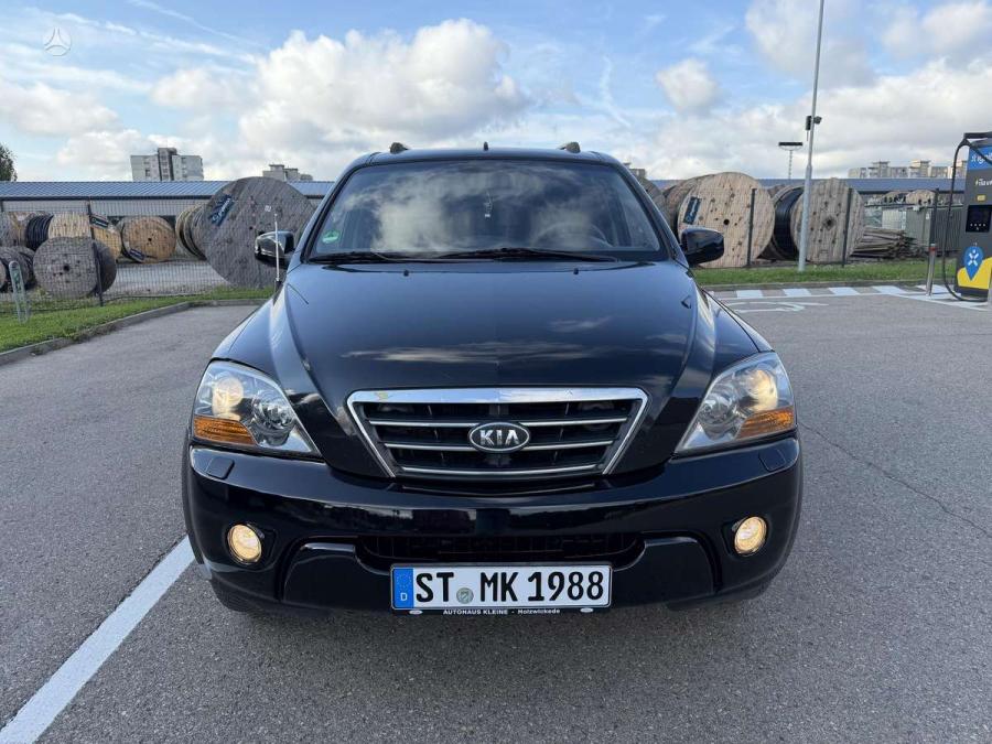 Black Kia Sorento 2007 in Kaunas, with an engine capacity of 0.00 L and mileage of 247 thousand km for 3650 €, photo 3 on AUTOMOTO.COM.LV