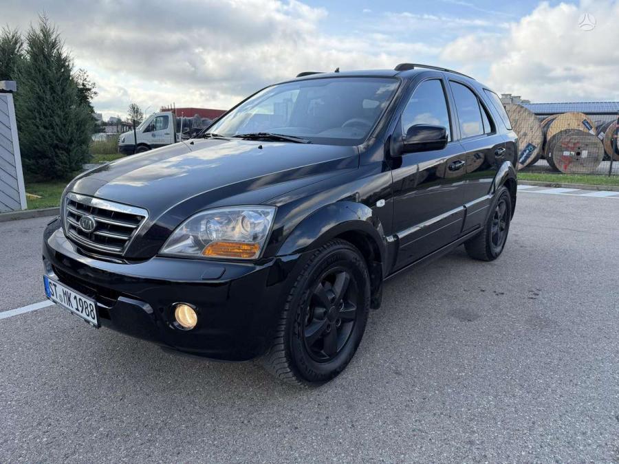 Black Kia Sorento 2007 in Kaunas, with an engine capacity of 0.00 L and mileage of 247 thousand km for 3650 €, photo 4 on AUTOMOTO.COM.LV