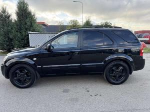 Black Kia Sorento 2007 in Kaunas, with an engine capacity of 0.00 L and mileage of 247 thousand km for 3650 €, photo 5 on AUTOMOTO.COM.LV