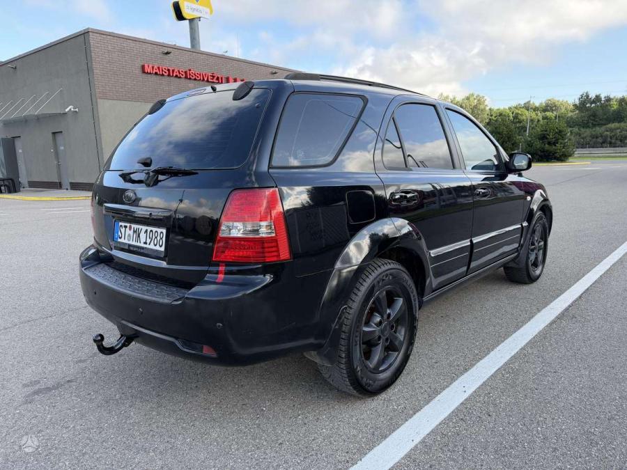 Black Kia Sorento 2007 in Kaunas, with an engine capacity of 0.00 L and mileage of 247 thousand km for 3650 €, photo 7 on AUTOMOTO.COM.LV
