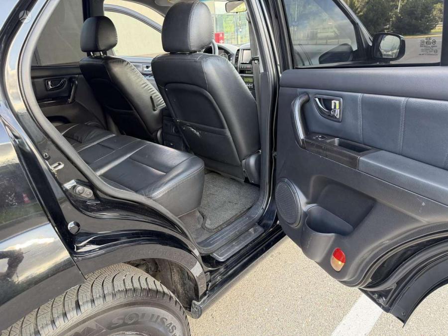 Black Kia Sorento 2007 in Kaunas, with an engine capacity of 0.00 L and mileage of 247 thousand km for 3650 €, photo 13 on AUTOMOTO.COM.LV