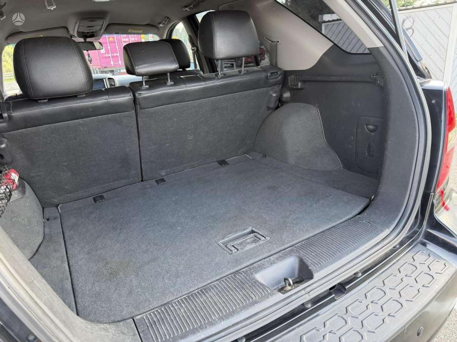 Black Kia Sorento 2007 in Kaunas, with an engine capacity of 0.00 L and mileage of 247 thousand km for 3650 €, photo 14 on AUTOMOTO.COM.LV