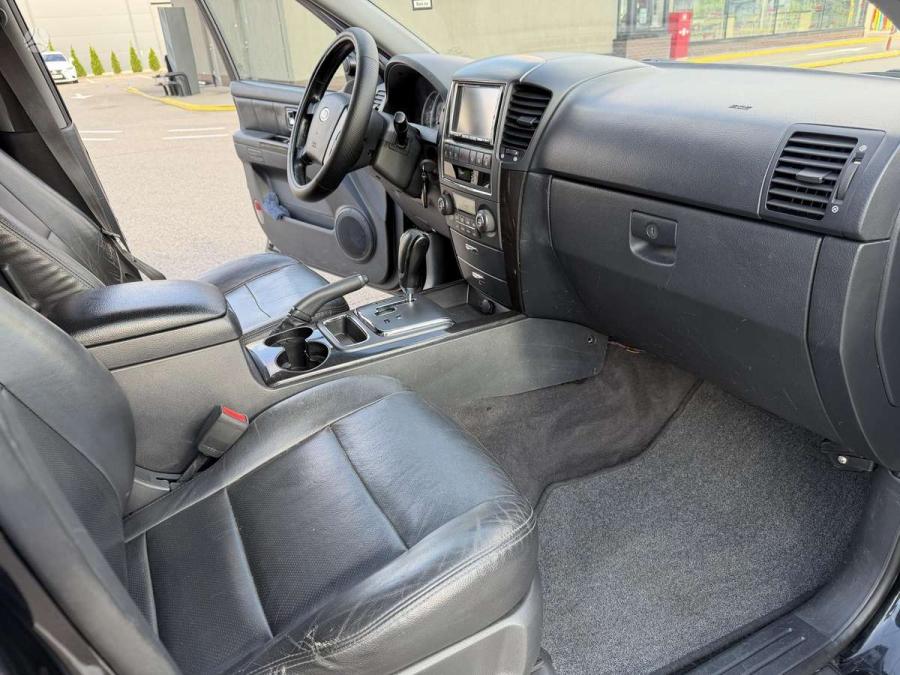 Black Kia Sorento 2007 in Kaunas, with an engine capacity of 0.00 L and mileage of 247 thousand km for 3650 €, photo 15 on AUTOMOTO.COM.LV