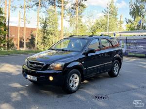Black Kia Sorento 2007 in Vilnius, with an engine capacity of 2.50 L and mileage of 271 thousand km for 2300 €, photo 3 on AUTOMOTO.COM.LV
