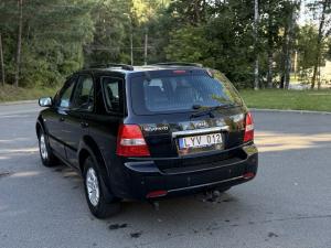 Black Kia Sorento 2007 in Vilnius, with an engine capacity of 2.50 L and mileage of 271 thousand km for 2300 €, photo 5 on AUTOMOTO.COM.LV