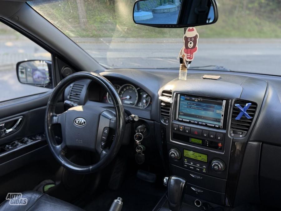 Black Kia Sorento 2007 in Vilnius, with an engine capacity of 2.50 L and mileage of 271 thousand km for 2300 €, photo 11 on AUTOMOTO.COM.LV