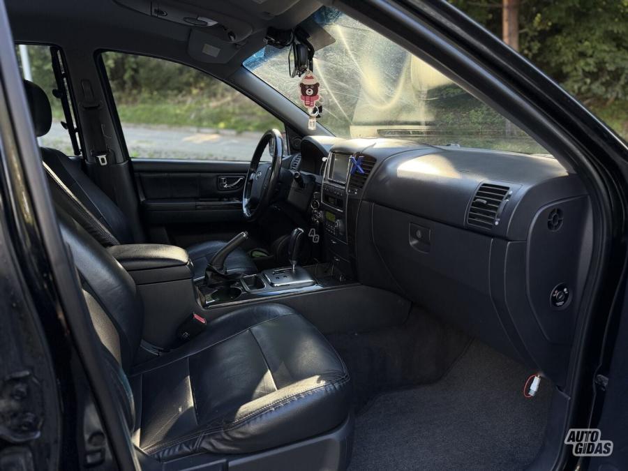 Black Kia Sorento 2007 in Vilnius, with an engine capacity of 2.50 L and mileage of 271 thousand km for 2300 €, photo 12 on AUTOMOTO.COM.LV