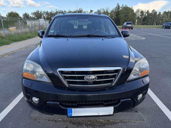 Black Kia Sorento 2007 in Vilnius, with an engine capacity of 2.50 L and mileage of 222 thousand km for 3000 €, photo 1 on AUTOMOTO.COM.LV