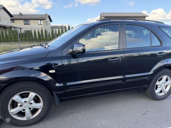 Black Kia Sorento 2007 in Vilnius, with an engine capacity of 2.50 L and mileage of 222 thousand km for 3000 €, photo 4 on AUTOMOTO.COM.LV