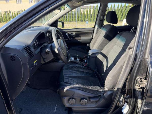 Black Kia Sorento 2007 in Vilnius, with an engine capacity of 2.50 L and mileage of 222 thousand km for 3000 €, photo 7 on AUTOMOTO.COM.LV